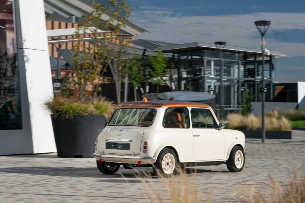 David Brown’s Mini eMastered equipped with a 97 hp electric motor ...