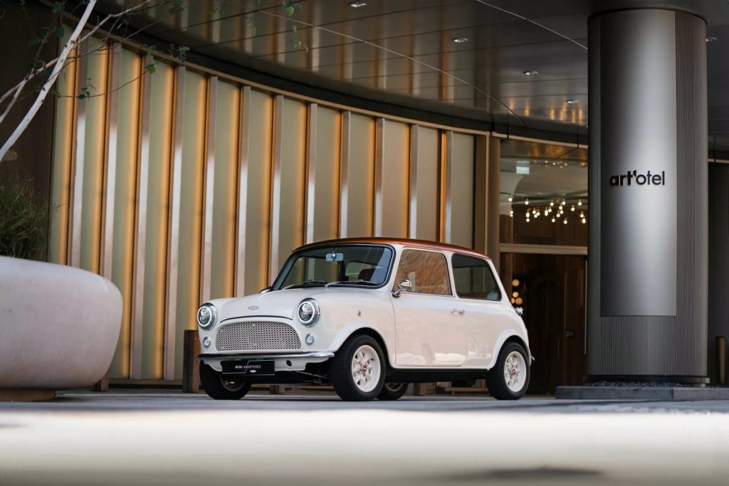 David Brown’s Mini eMastered equipped with a 97 hp electric motor ...